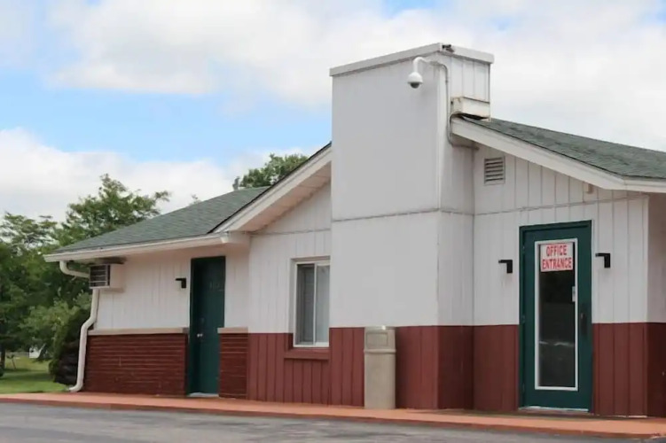 Blisspoint Inn Fka Motel 6t7 - Fishers, IN