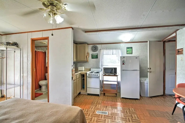 Quiet Utopia Cabin W/ Deck & Mountain Views! - Utopia, TX