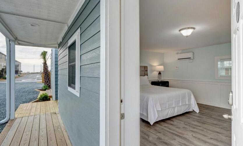 Loggerhead Inn And Suites By Carolina Retreats - Topsail Island, NC