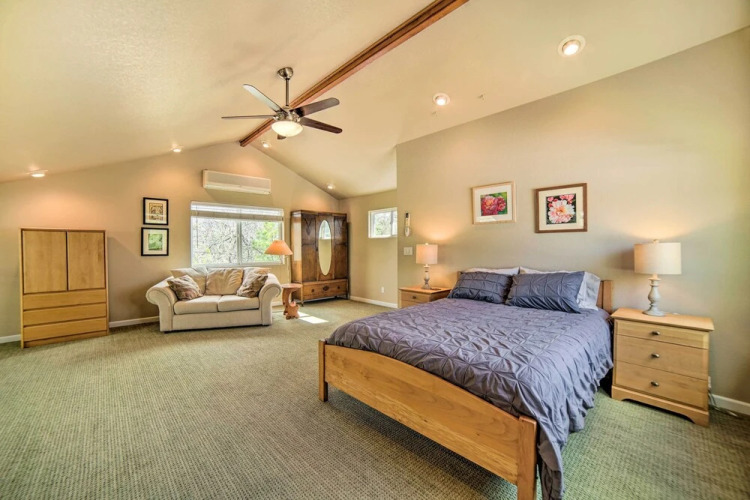 'Hilltop Loft' Ukiah Vacation Rental! - Ukiah, CA