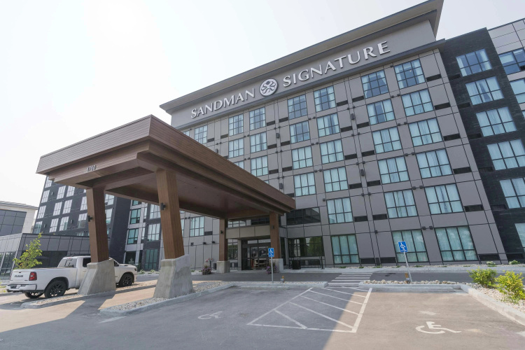 Sandman Signature Winnipeg Airport Hotel & Suites - Winnipeg