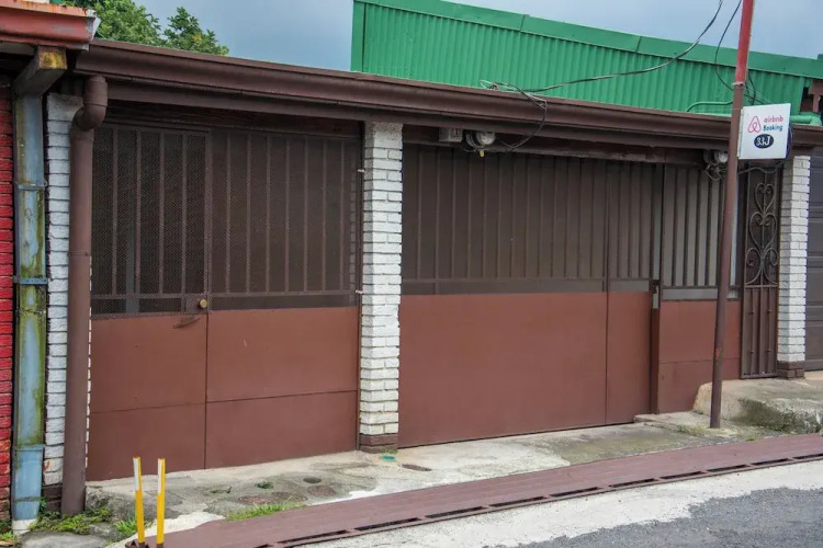 Aloj Entero 1km Juan Santamaría Airport - Alajuela