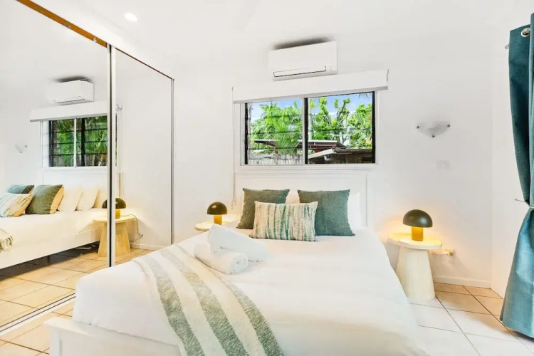 Green Cottage In Trinity Beach - 