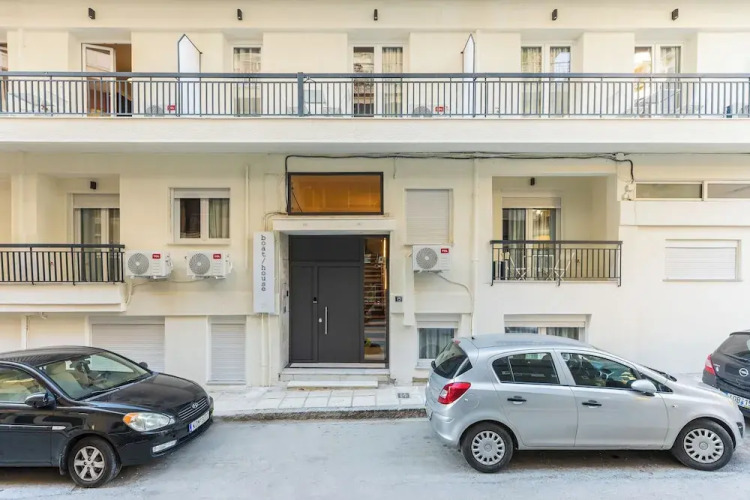 Boat House - Near Papafi Metro Station - Thessalonique