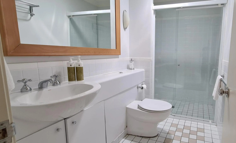 Villa Dion, 3 Bedroom Private Villa, Cypress Lakes Resort, King & Single Beds - Hunter Region