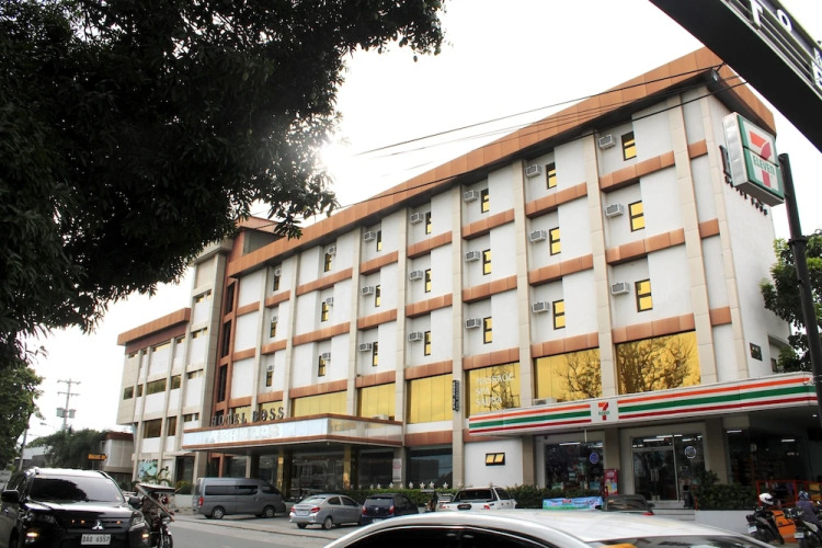 Dancenter Boss Hotel Near Clark International Airport - Bacolor