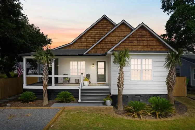 New Listing Lux Beach House Dog Friendly - Oak Island, NC