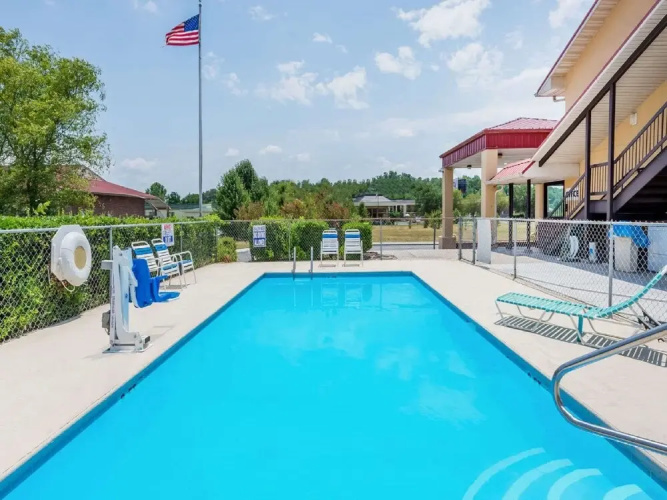 Super 8 Cleveland - Cleveland, TN