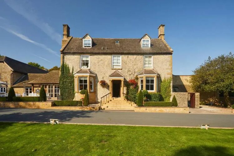 Dormy House - Broadway