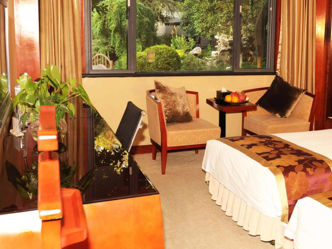 Jade Emperor Hotel - 