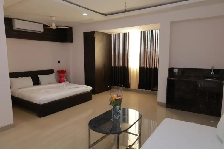 Sairaah Golden Suites - Shirdi