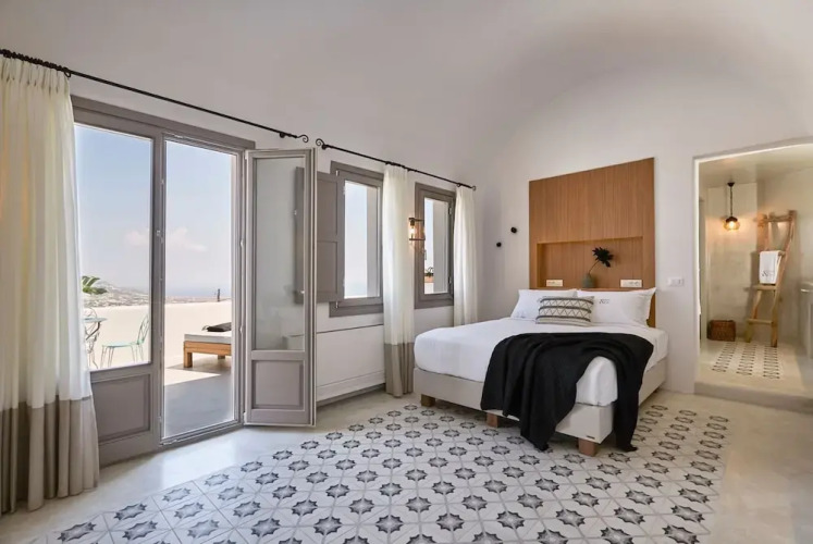 Deluxe Suite With Outdoor Hot Tub - La Torre - Santorini