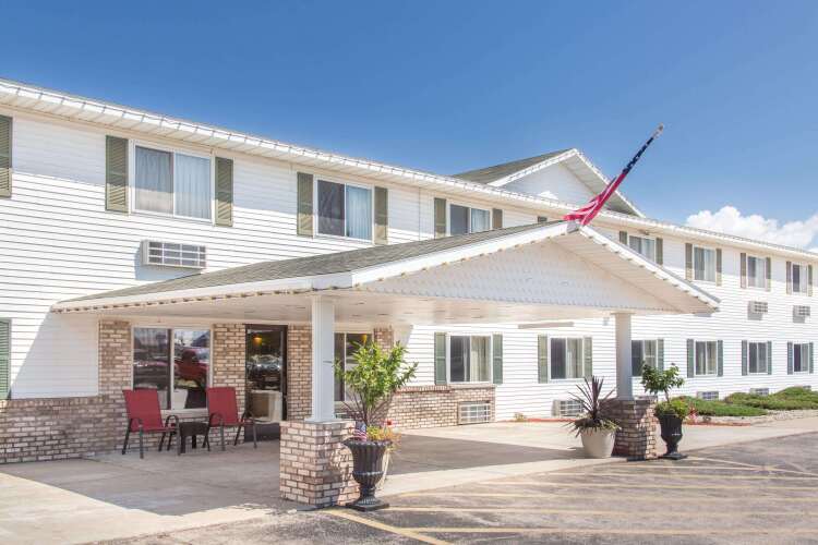 Super 8 By Wyndham Escanaba - Escanaba, MI