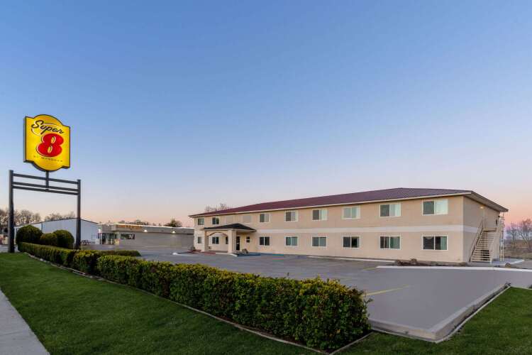 Super 8 By Wyndham Clayton - Clayton, NM