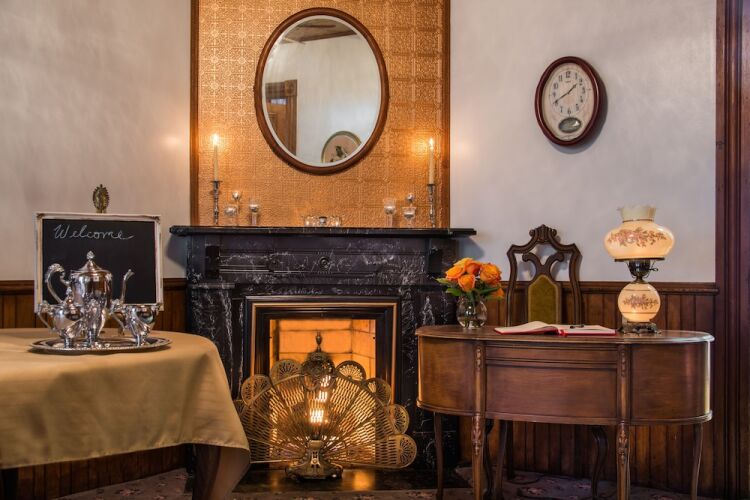 Sutherland House Victorian Bed & Breakfast - Canandaigua, NY