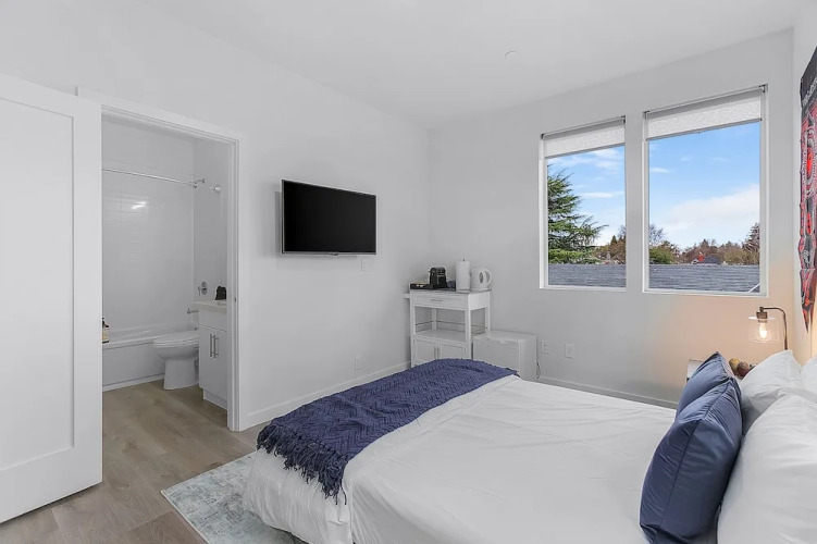 Tides Of Seasmoke Suite - Kirkland, WA