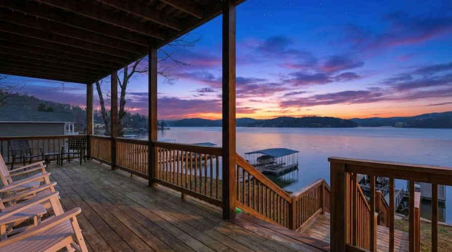 Lakefront Log Cabin With Private Dock, Two Decks & Cozy Comfort At 35mm In Sunrise Beach - Sunrise Beach, MO
