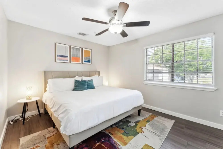 Spacious And Fun King Bed 2br W Pool 5 Min To Dt - Cedar Creek, TX