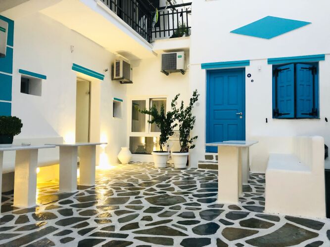 Taki's Guests - Naxos