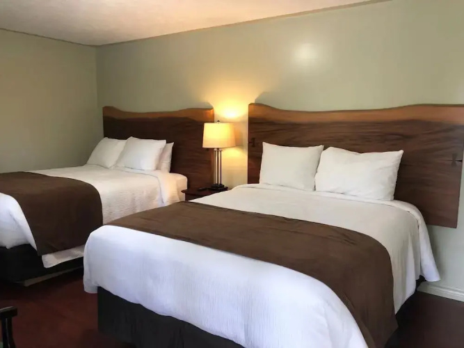 Adventure The Bruce Inn - Recently Renovated With Outdoor Hot Tub - Tobermory