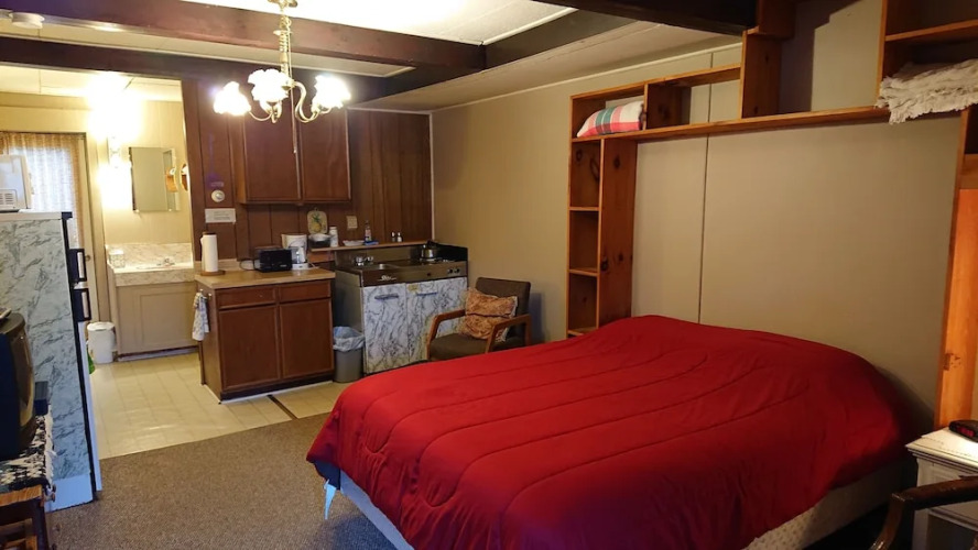 Brookside Motor Inn - Wilmington, NY