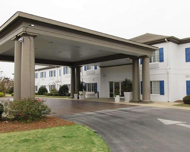 Blue Water Inn & Suites, Bw Signature Collection - Topsail Island, NC