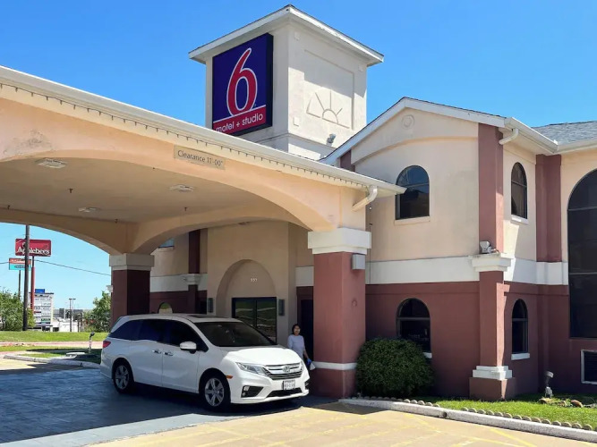Studio 6 Suites Brenham, Tx - Brenham, TX