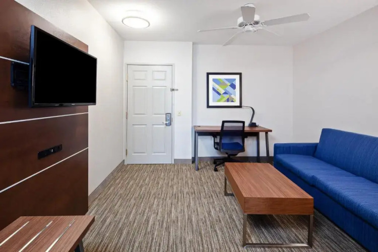 Holiday Inn Express And Suites Rancho Mirage Palm - Palm Desert, CA