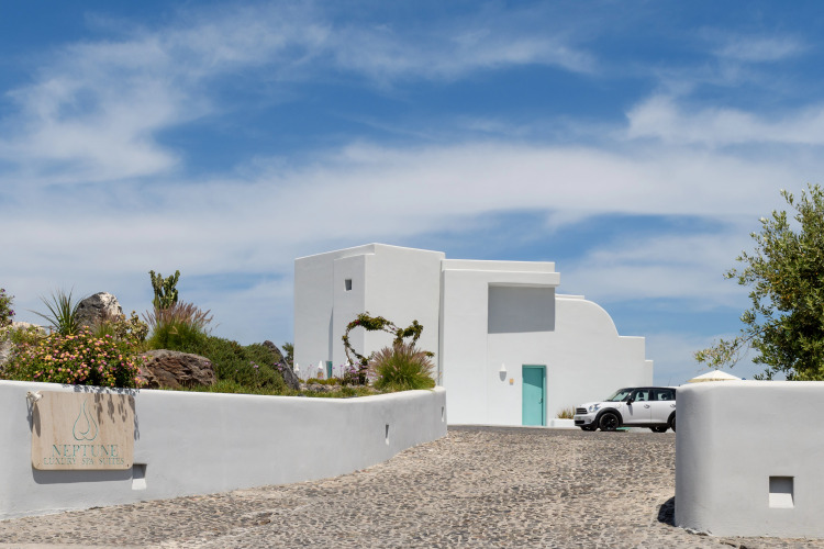 Neptune Luxury Spa Suites - Santorini