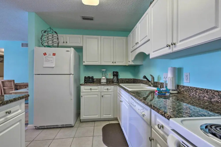Orange Beach Resort Condo W/ Pool - Walk To Beach! - Orange Beach, AL