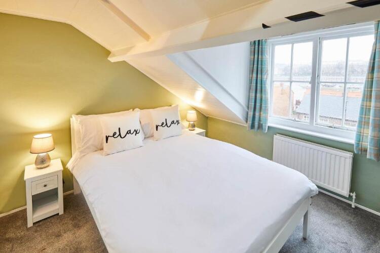 Host Stay Harbour Mist Cottage - Whitby