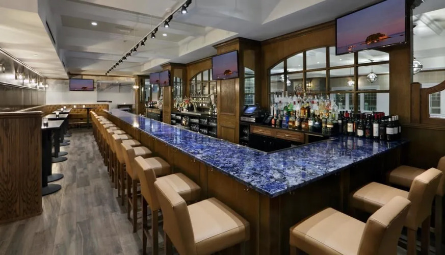 Madison Beach Hotel, Curio Collection By Hilton - 매디슨