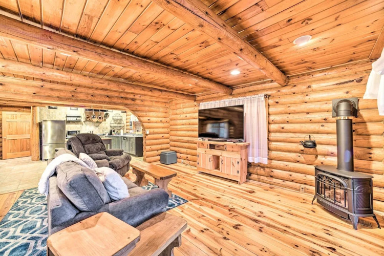 Spacious Cabin W/ Decks Near Saratoga Race Course! - Galway, NY