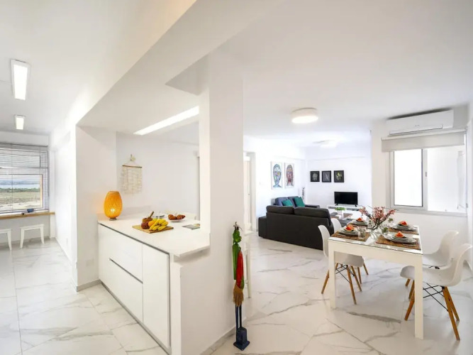 Mackenzie Leo Seafront Suite - Larnaca