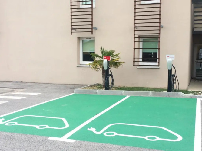 Ibis Manosque Cadarache - Manosque