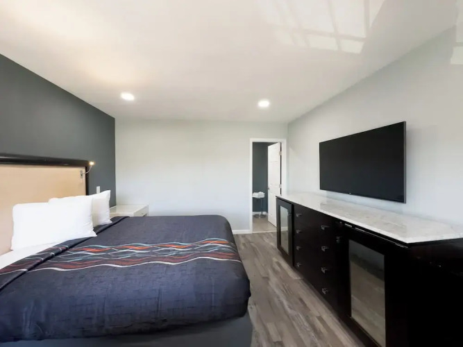 Courtesy Inn And Suites - Rosemead, CA