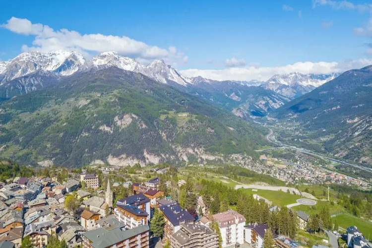 La Torre In The Center Of Town - Sauze d'Oulx