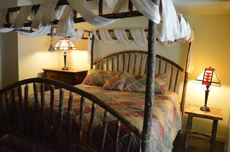 Red Bud Lodge - Yosemite National Park, CA