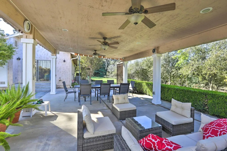 Chic Ranch-style Home On 33-acre Walnut Ranch - Davis, CA