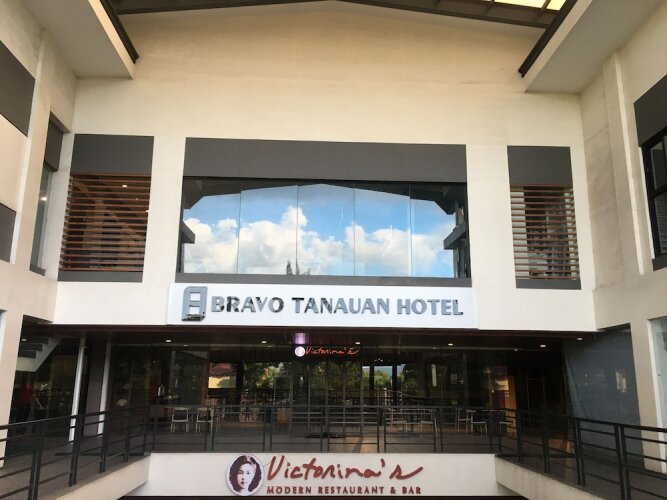 Bravo Tanauan Hotel - Santo Tomas