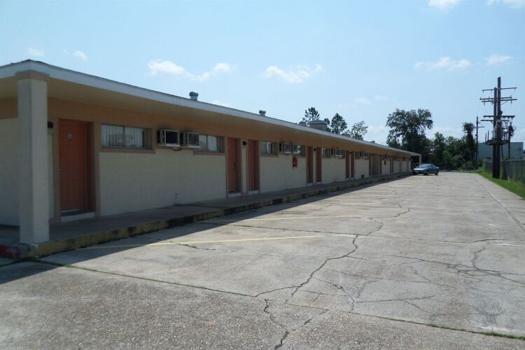 Deluxe Inn Motel - Lake Charles, LA