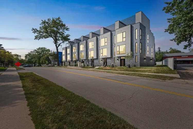 New Modern Townhome With Rooftop Patio 2 Bedroom Townhouse By Redawning - Iowa City, IA