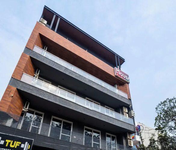 Housr 46 M2k Corp Near Park Hospital - Gurugram