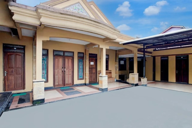 Hotel O Balikpapan Near Taman Beruang Madu Formerly Palm Cafe Inn - Balikpapan