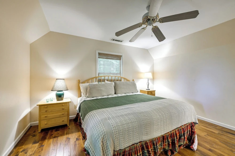 Near Highlands: 36-acre Scaly Mountain Lodge - Dillard, GA