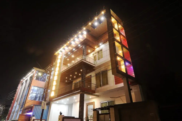 Hotel Cristelia - Lucknow