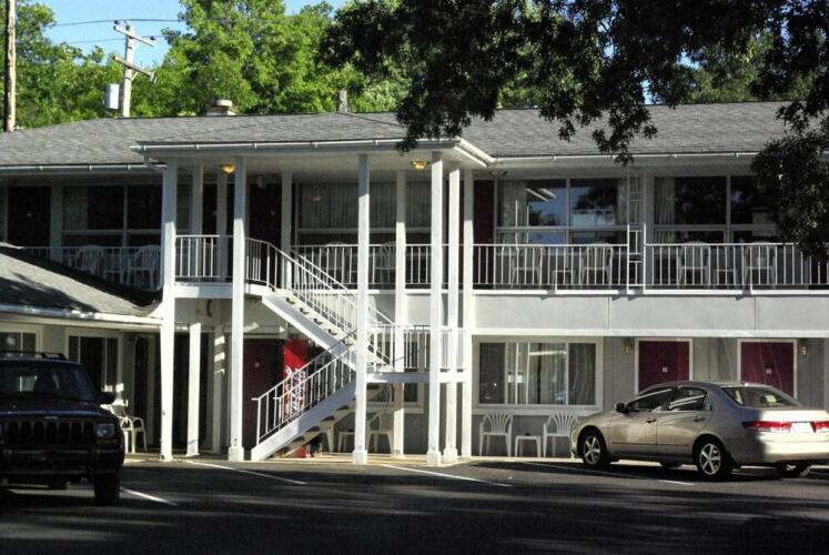 Grand Traverse Motel - Traverse City, MI