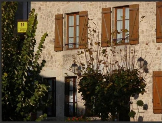 Logis Auberge La Source - Loire