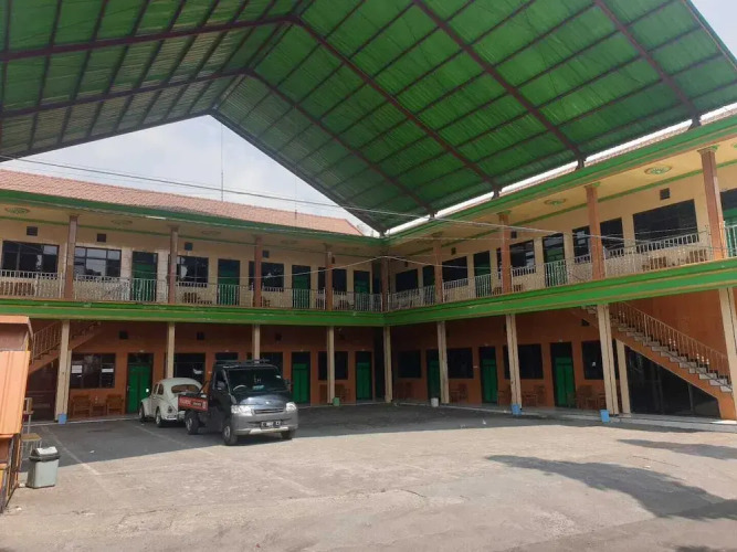 Oyo 92693 Houstel Darma Syariah - Probolinggo