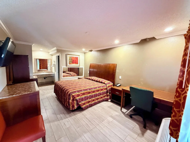 Casa Blanca Hotel Corona By Dream Luxe - Corona, CA